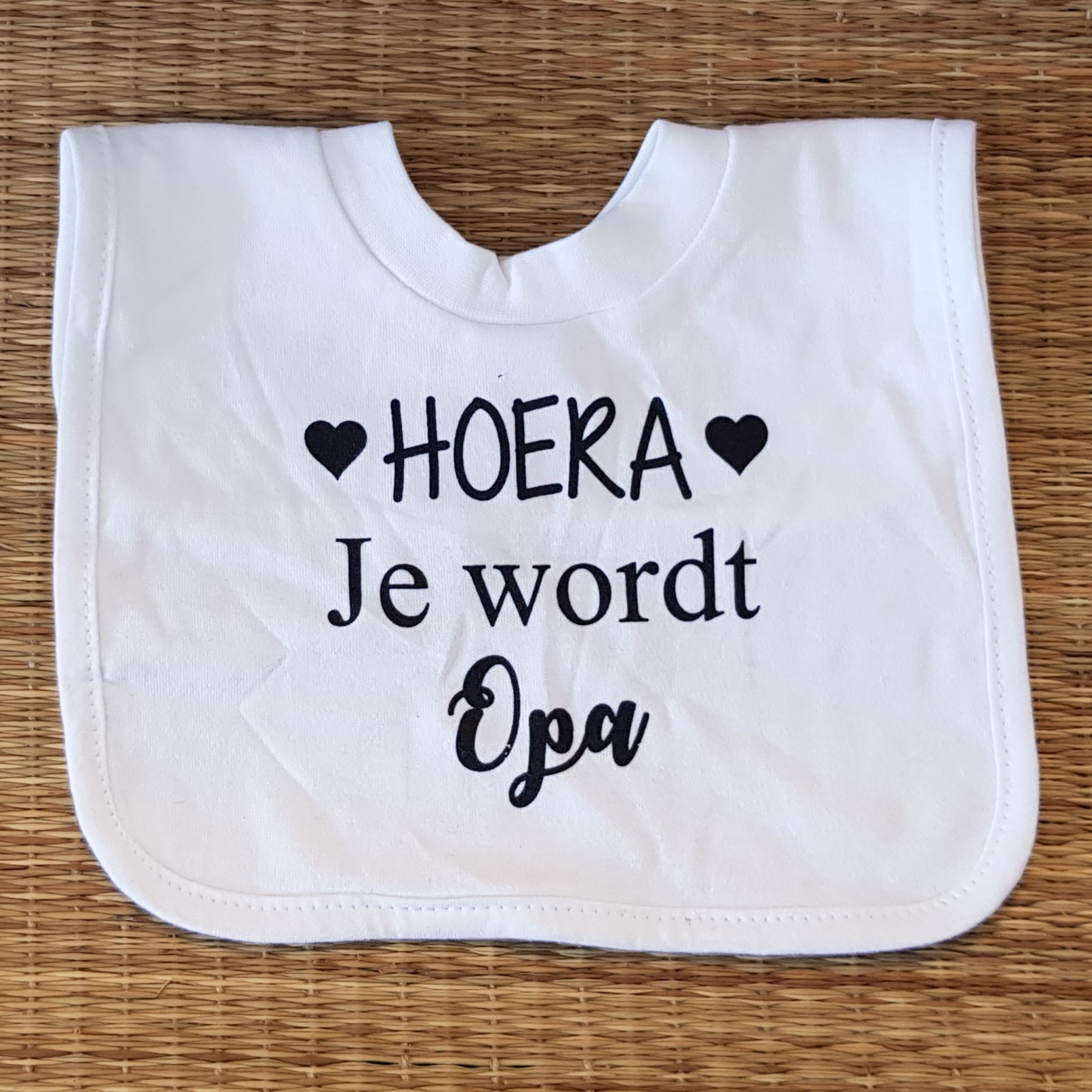 Baby Slabbetje met tekst - hoera je wordt opa